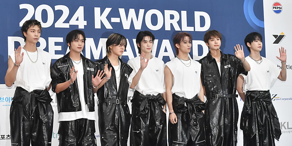 【PHOTO】NCT 127「2024 K-WORLD DREAM AWARDS」ブルーカーペットに登場 - Kstyle