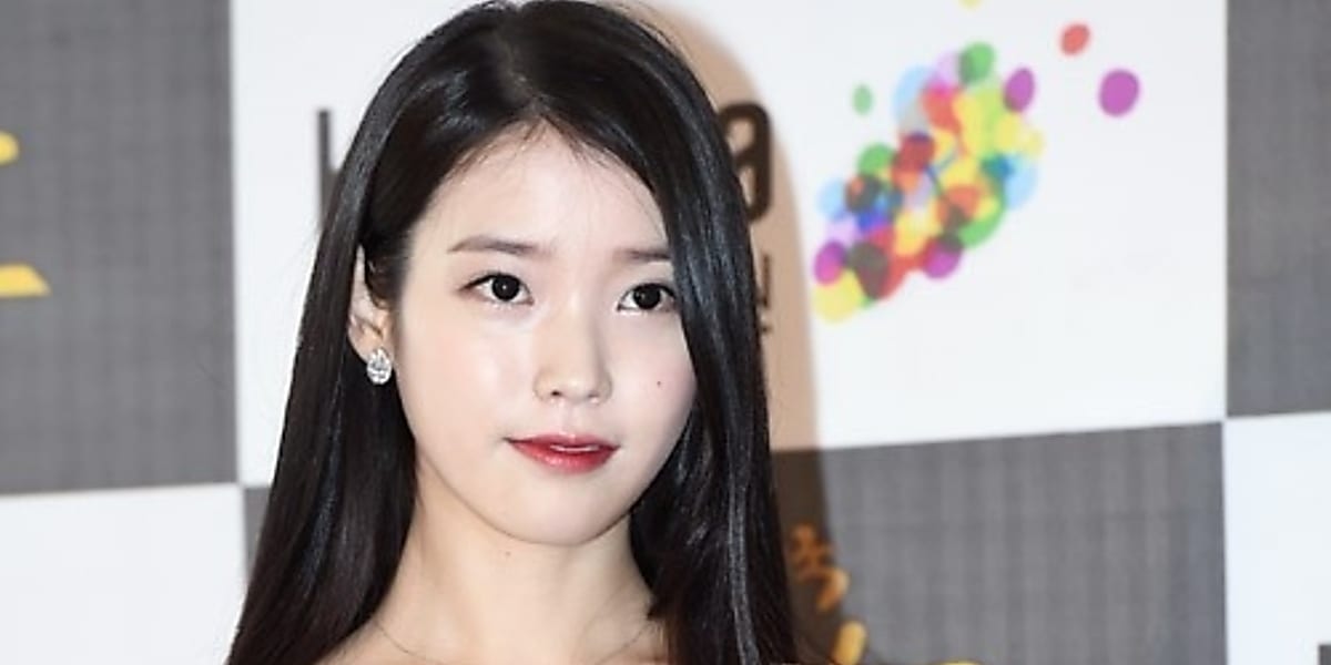 IU、ドラマ「愛の不時着」脚本家パク・ジウンの新作に出演ならず“悩んだ末にオファーを断った” - Kstyle