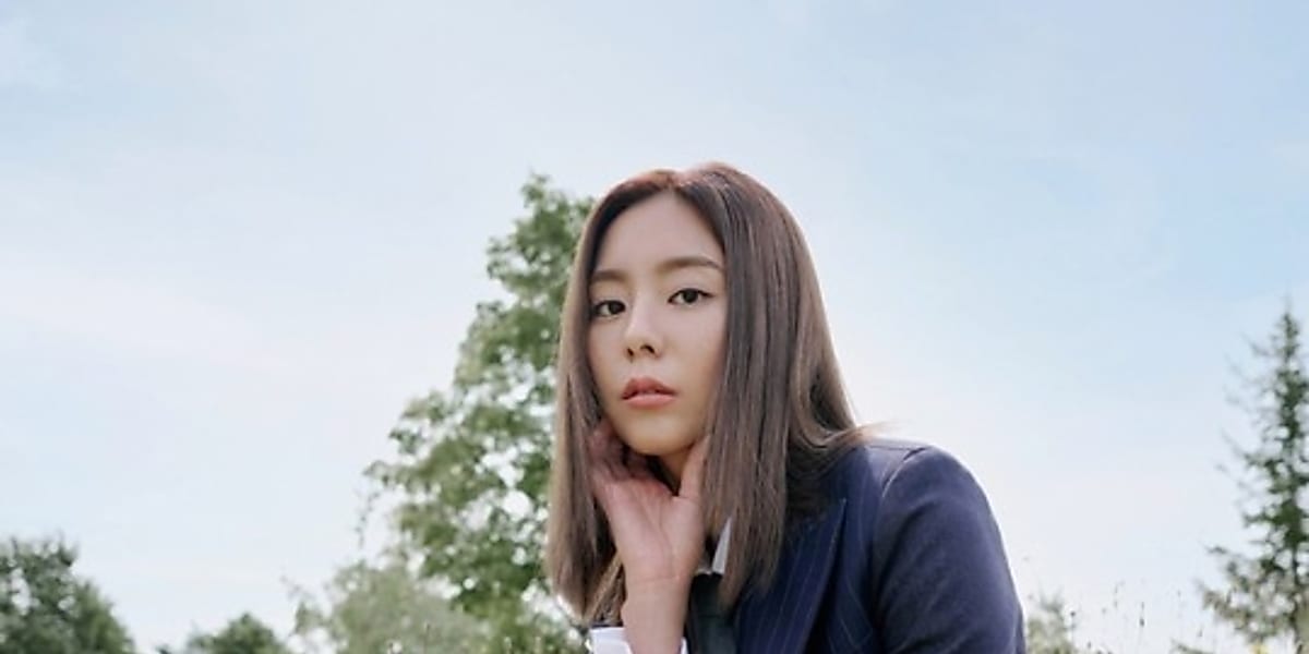 元AFTERSCHOOL ユイ、魅力的な秋ファッションを披露…優れたプロポーション - Kstyle