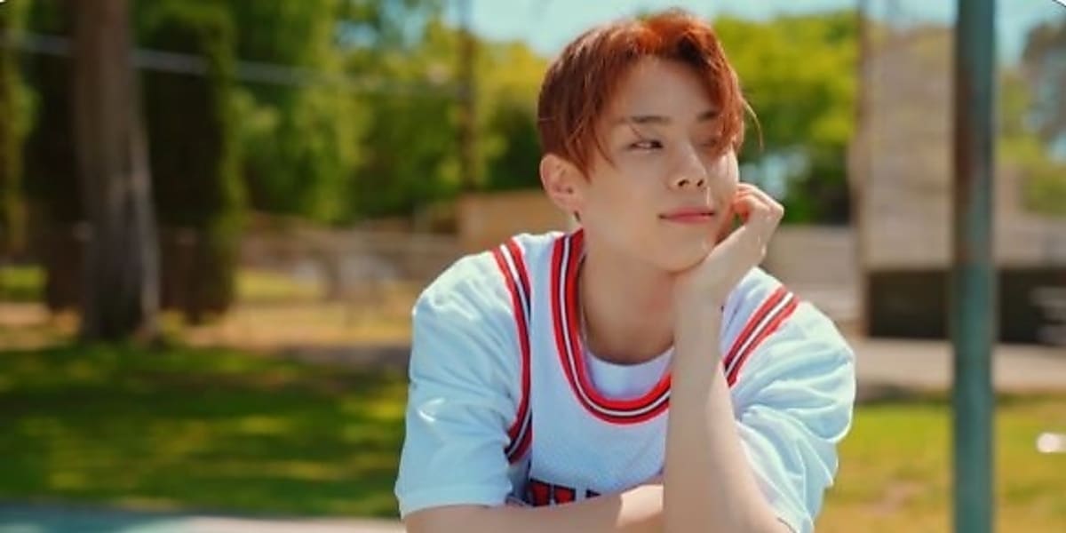 「PRODUCE X 101」出演の元JYP練習生ユン・ソビン、新曲「LOVE IS LIKE A WAVE」MV公開 - Kstyle