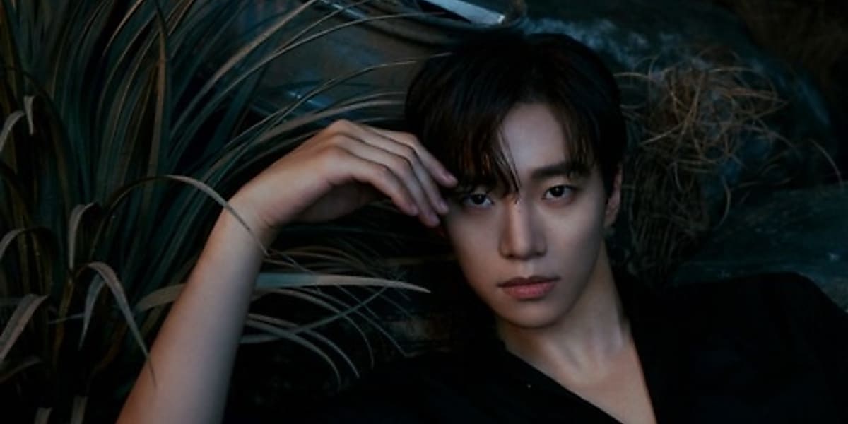 2PM ジュノ、セクシーな眼差しにファン悶絶…グラビアで成熟した男性美をアピール - Kstyle