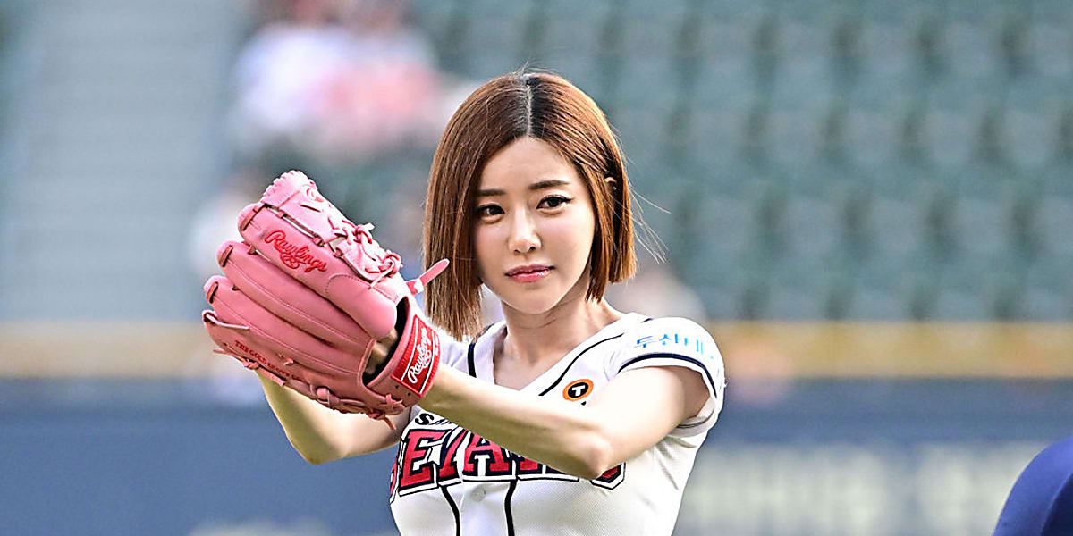 【PHOTO】DJ SODA、始球式に登場…美しいフォームを披露 - Kstyle