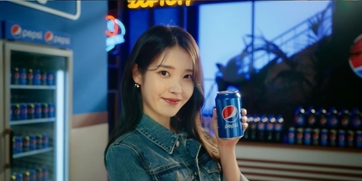 IU、ペプシの新CMで爽やかな魅力をアピール…愛らしいビジュアルに釘付け（動画あり） - Kstyle
